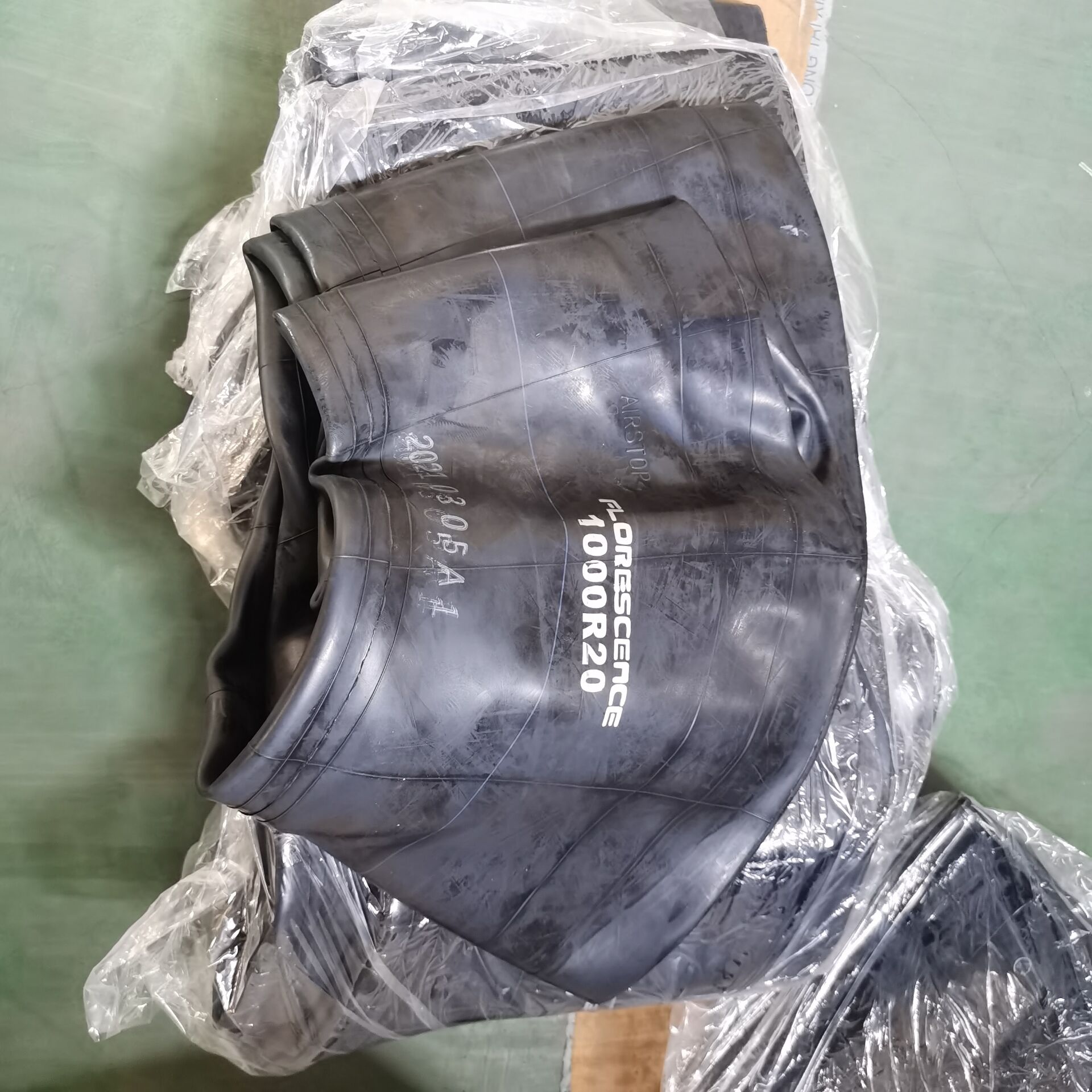 China Heavy Duty Truck Tire Tube 1000R20 Radial tubes factory and ...