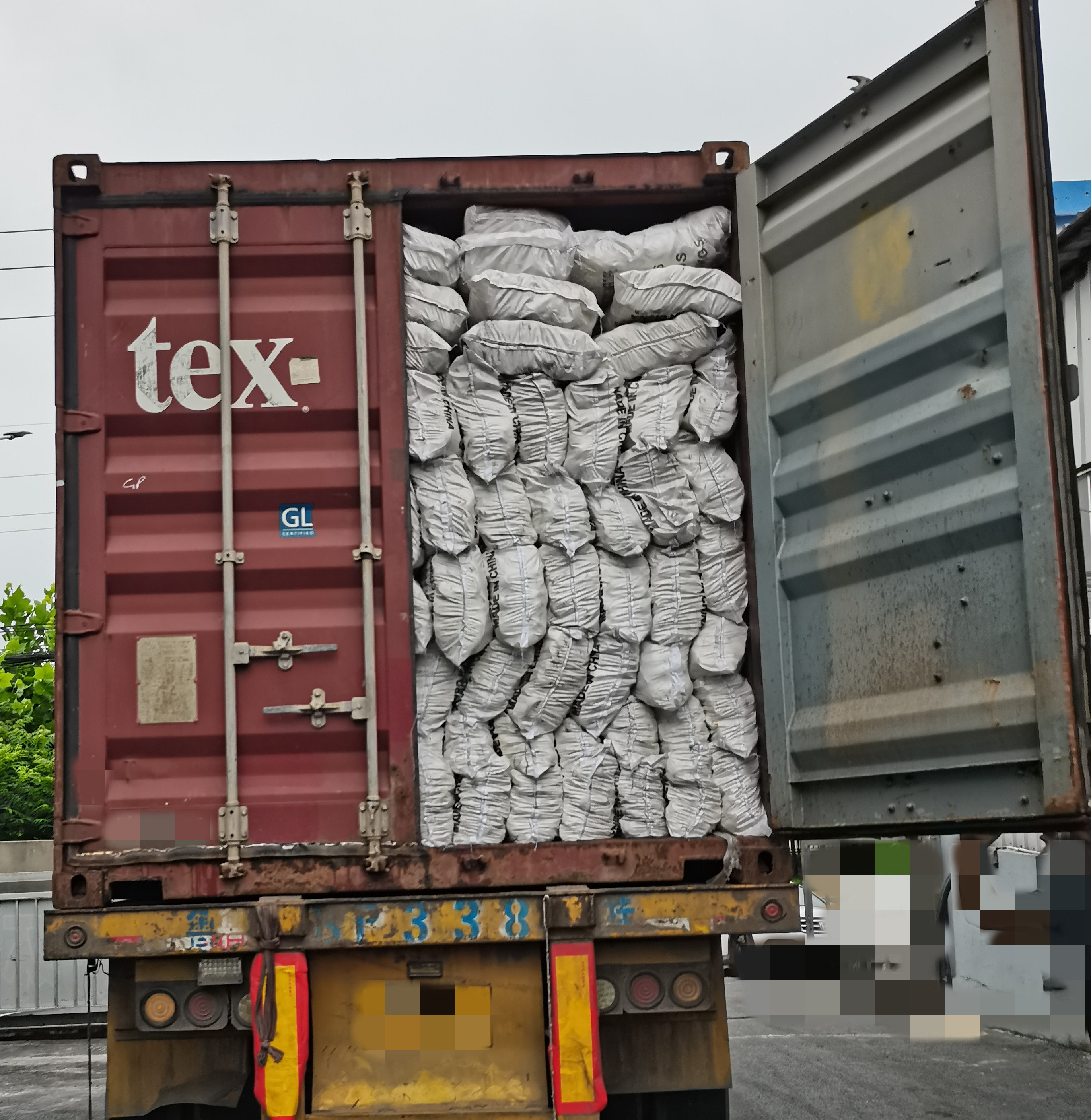 News - Loading 20′GP container of motorcycle inner tubes